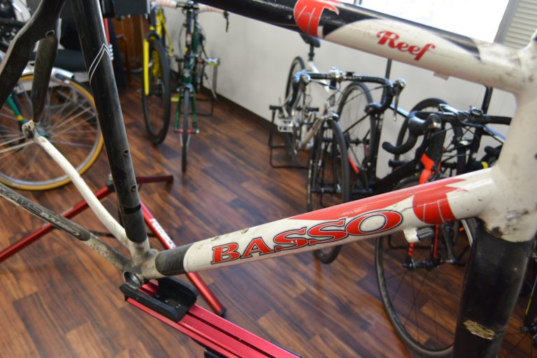 アルミとカーボンのハイブリッドバイク「BASSO REEF」のオーバーホール・フルメンテナンス | バイキング・ザ・メンテナンス