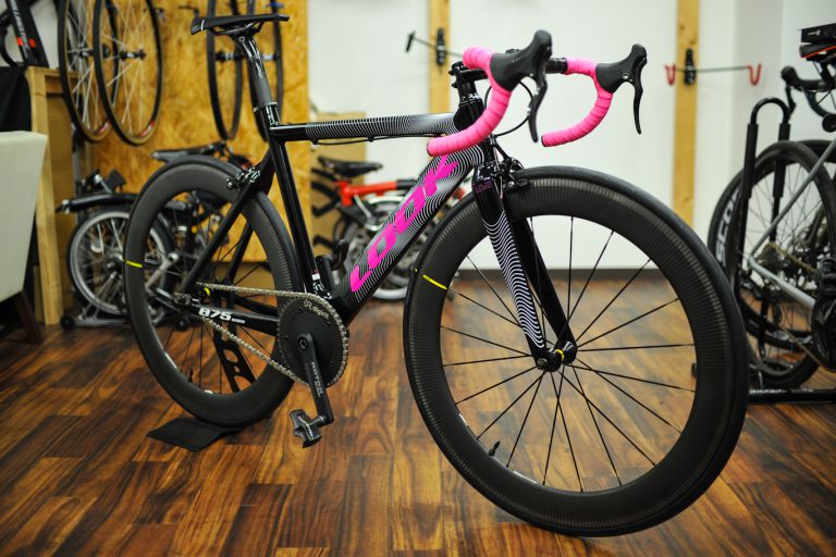 軽量パーツでまとめたトラックバイク「LOOK 875 MADISON RS」 | バイキング・ザ・メンテナンス